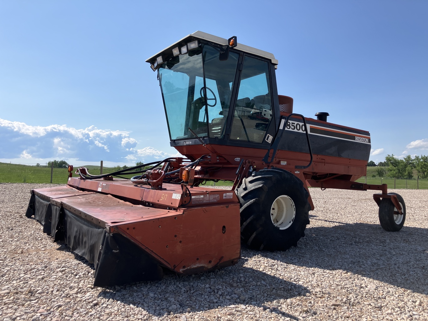 Lot 4401 - '95 HESSTON 8500 WINDROWER w/15' ROTARY HEAD. Onsite-Belle ...