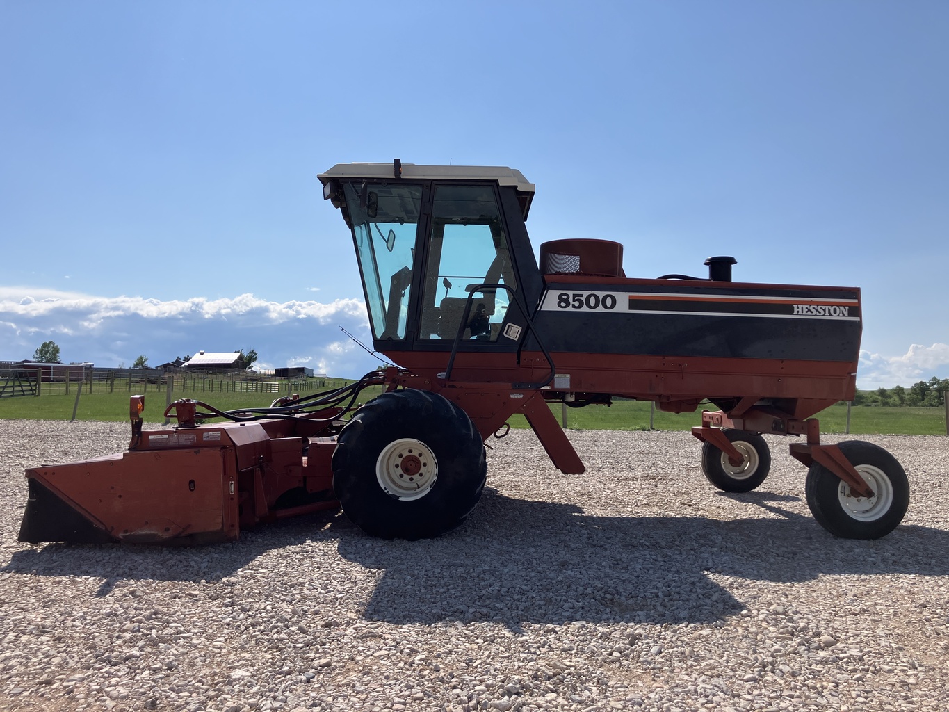 Lot 4401 - '95 HESSTON 8500 WINDROWER w/15' ROTARY HEAD. Onsite-Belle ...