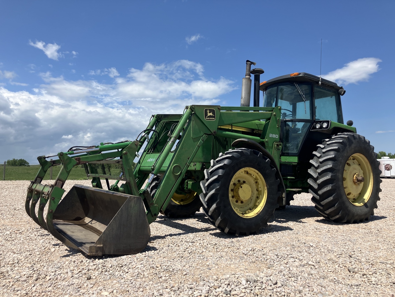 Lot 4510 - '86 JD 4455 MFWD W/ JD 280 SL Loader. Onsite-Belle Fourche ...