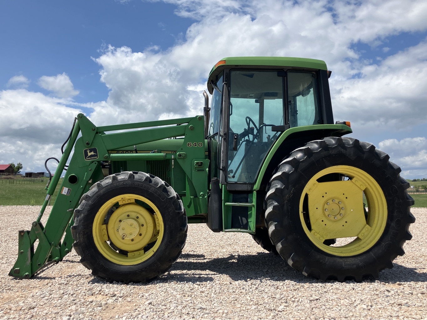 Lot 4511 - '95 JD 6400 MFWD w/ JD 640 SL Loader. Onsite-Belle Fourche ...