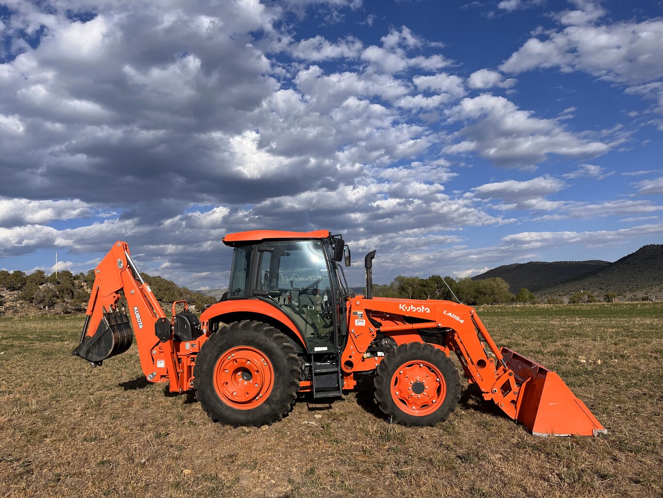 Lot 4530 - '19 Kubota M6060 MFWD w/ Kubota LA1154 Loader & M4509 ...