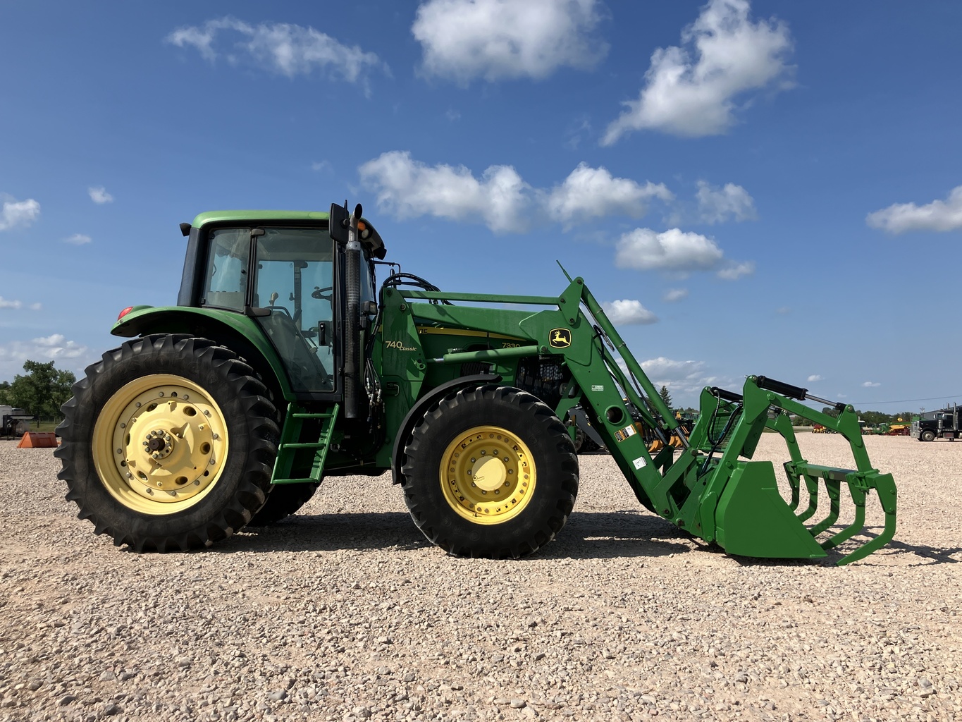 Lot 4627 - '10 JD 7330 MFWD PQ w/JD 740 SL LOADER. Onsite-Belle Fourche ...