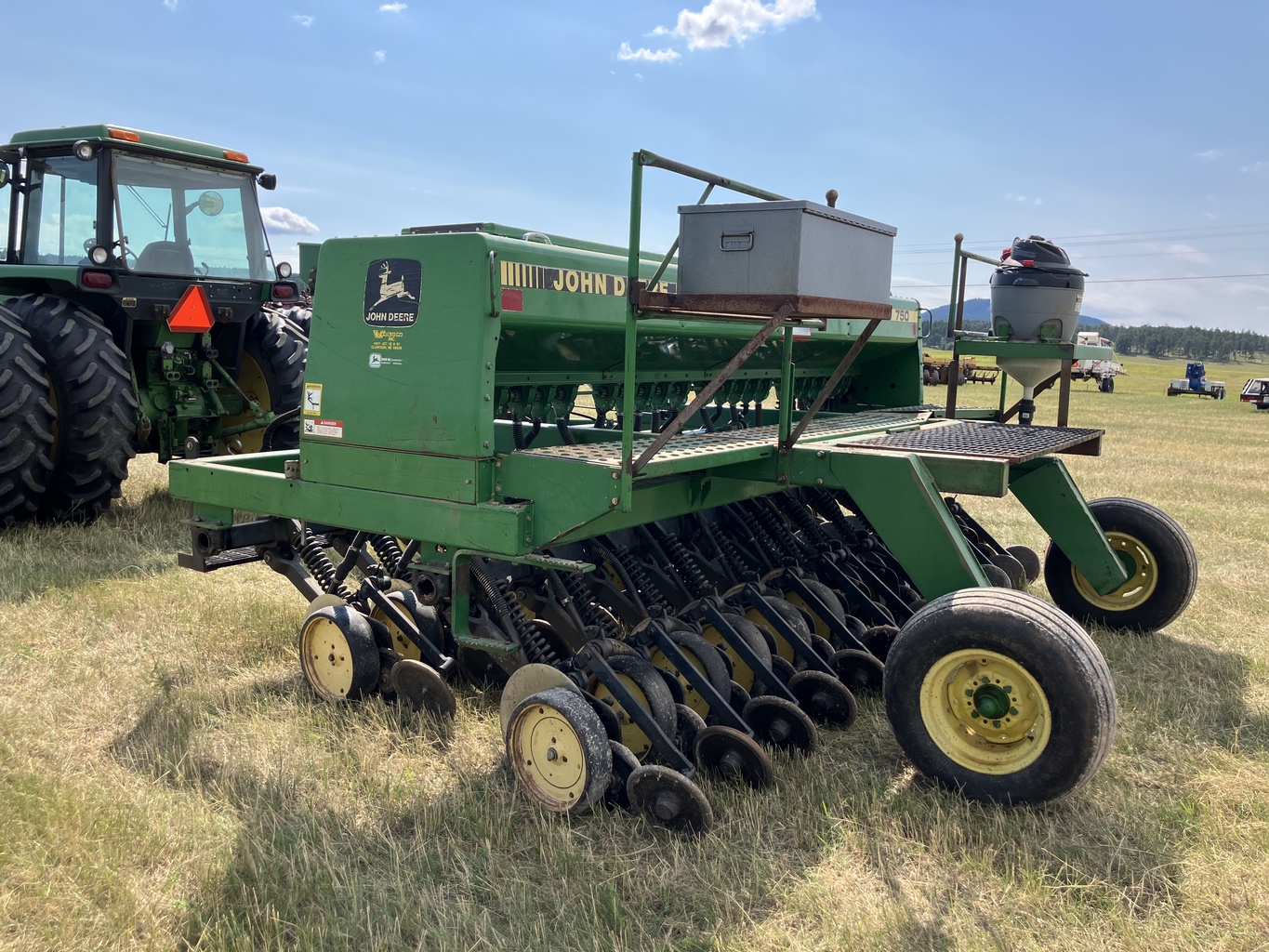 Lot 4806 - JD 750 NO-TILL 15' SEED DRILL. AUER ACRES FARM LIQUIDATION ...