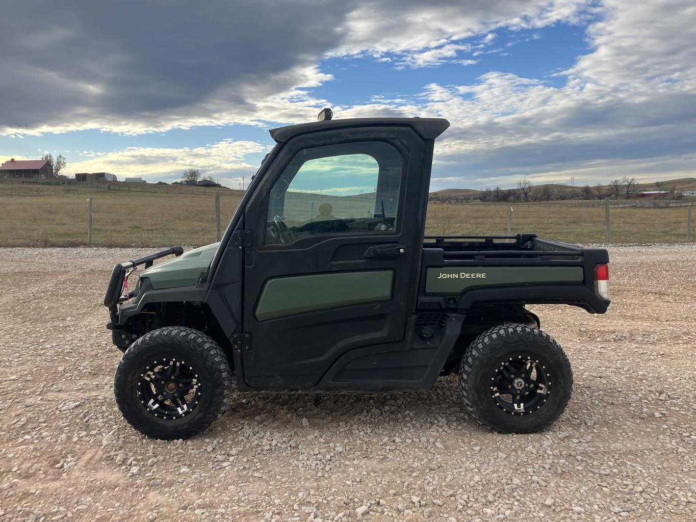 Lot 4867 - '19 JD XUV 835M 4X4 w/CAB. ONSITE-BELLE FOURCHE, SD ...
