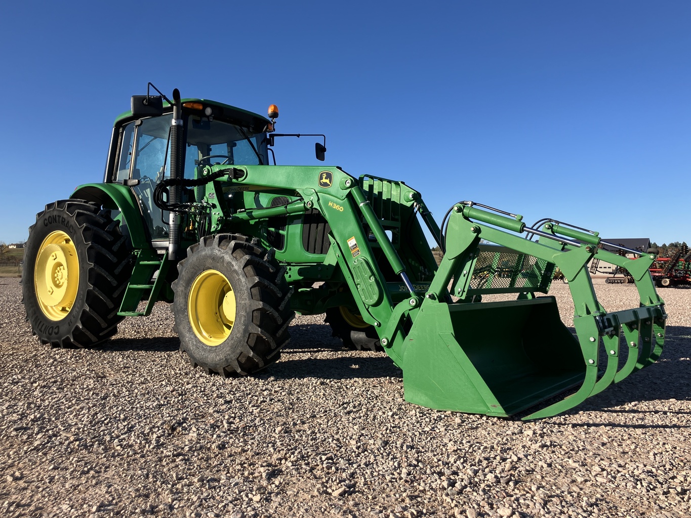 Lot 5150 - '10 JD 7230 MFWD PQ w/JD H360 LOADER. LOW HRS! ONSITE-BELLE ...
