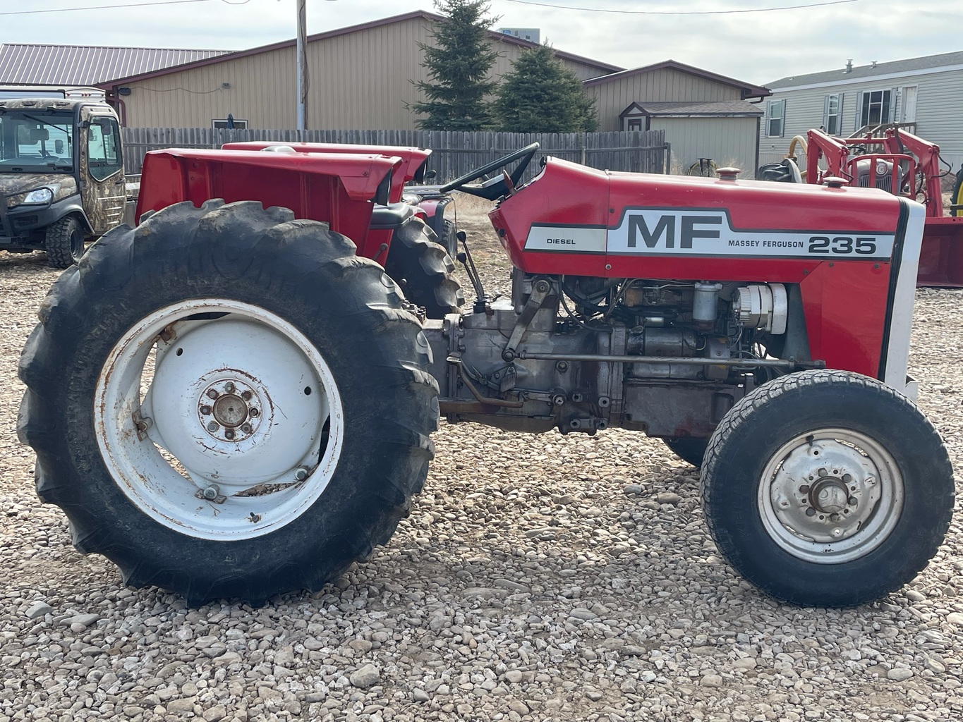 American Ag Video Auction | Lot 2130-100 - '76 MF 235 Diesel Tractor.