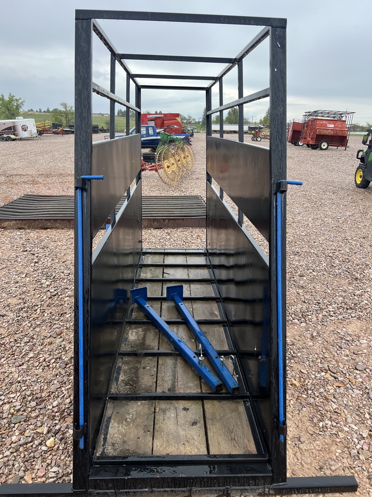 Lot 3088 - EZ Portable Loading Chute. Onsite-Belle Fourche, SD ...