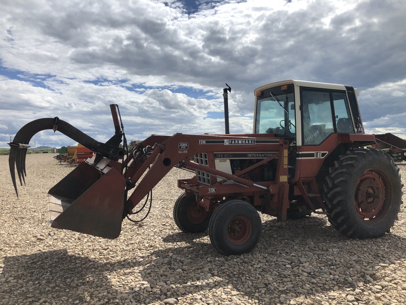 American Ag Video Auction | Lot 5780-108 - IH 186 HYDRO TRACTOR