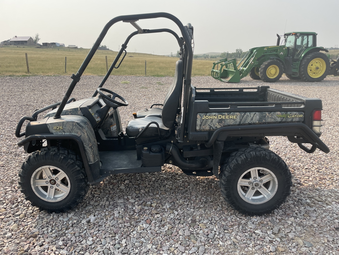 American Ag Video Auction | Lot 4020-2014 - '11 JD 825 Gator 4x4.